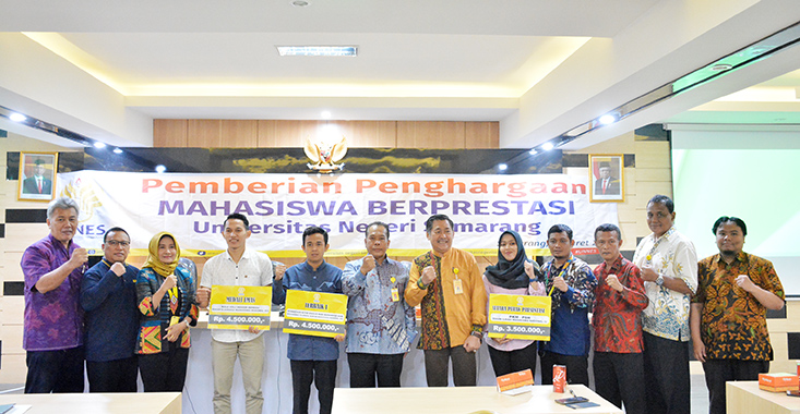 UNNES Berikan Penghargaan kepada Mahasiswa Berprestasi Tahun 2020 UNNES Berikan Penghargaan kepada Mahasiswa Berprestasi Tahun 2020